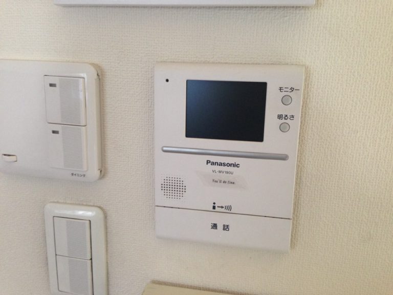パナソニックインターホン(VL-MV26-W)交換VL-MV190U｜街の修理屋さん